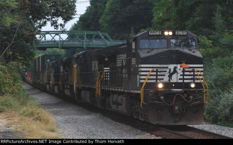 NS 211 heads west near MP 68 on the LEHL